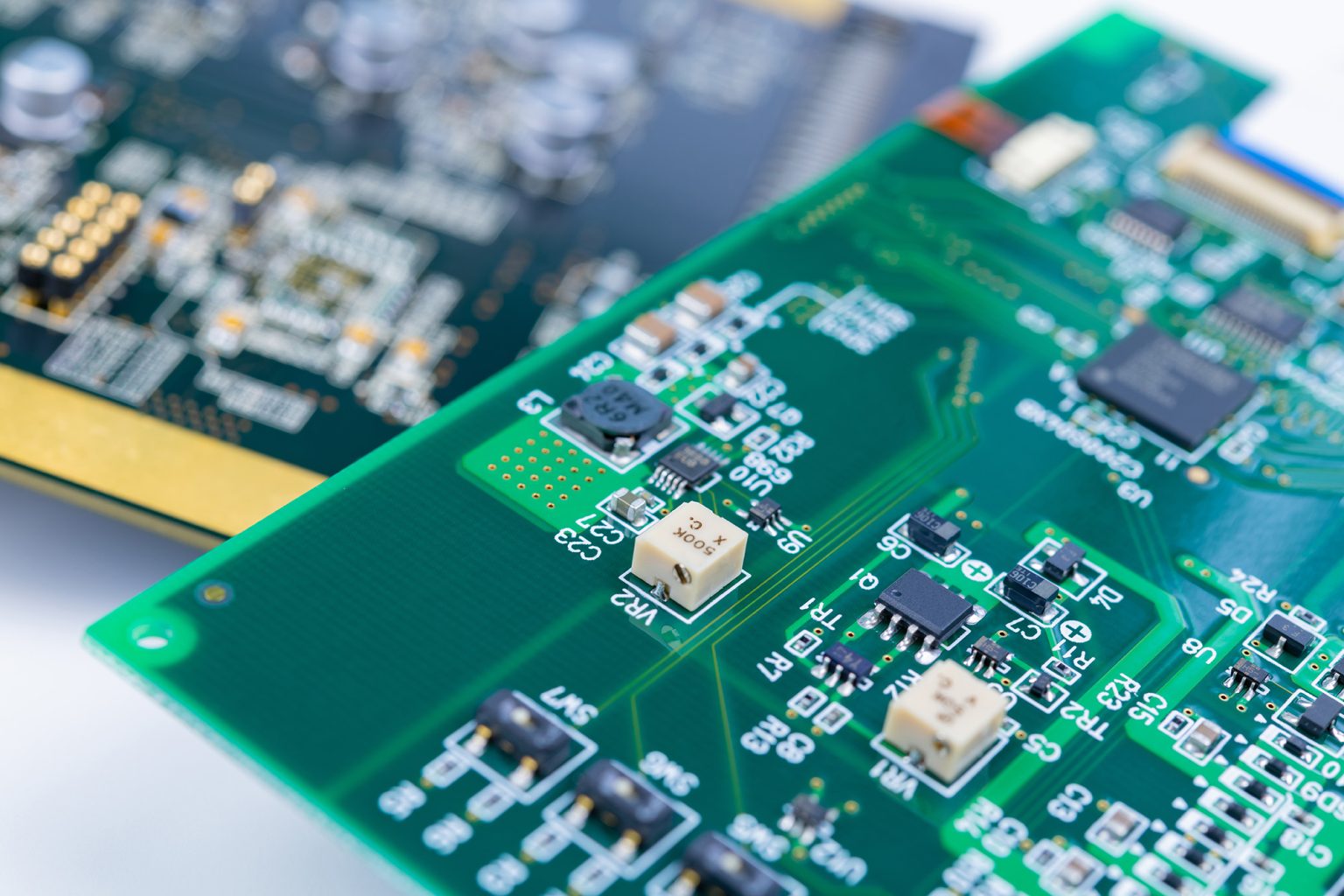 「基盤」と「基板」に違いはある？ 電子機器の基盤となる、プリント基板 | 基板実装・電気機械器具組立のアドガワエレクトロニクス株式会社｜滋賀